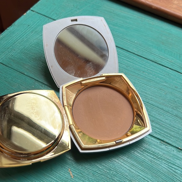 Estee Lauder | Makeup | Este Lauder Renutriv Pressed Powder | Poshmark